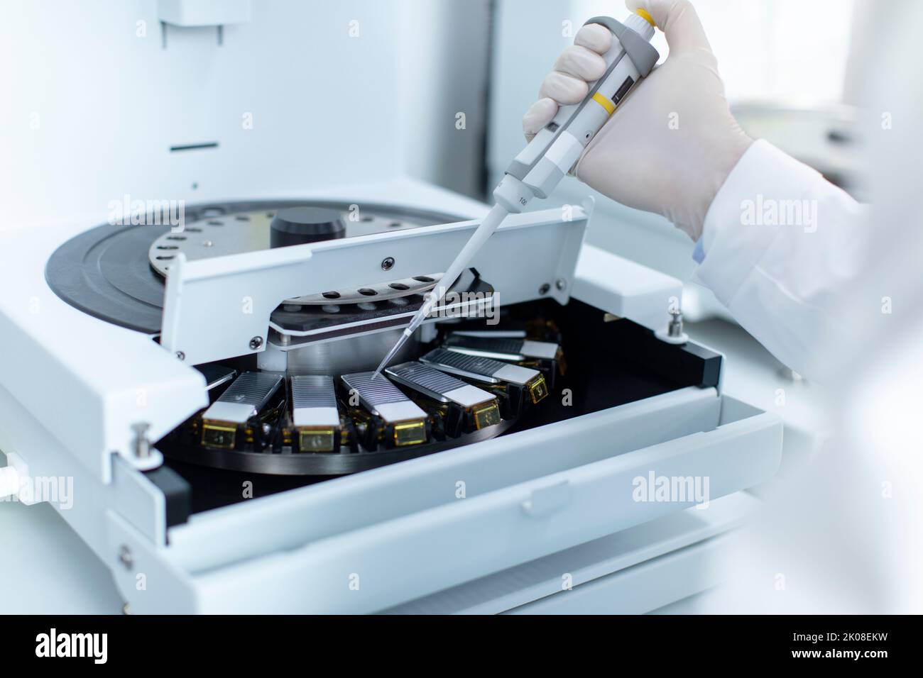 Chinese researcher working in laboratory Stock Photo - Alamy