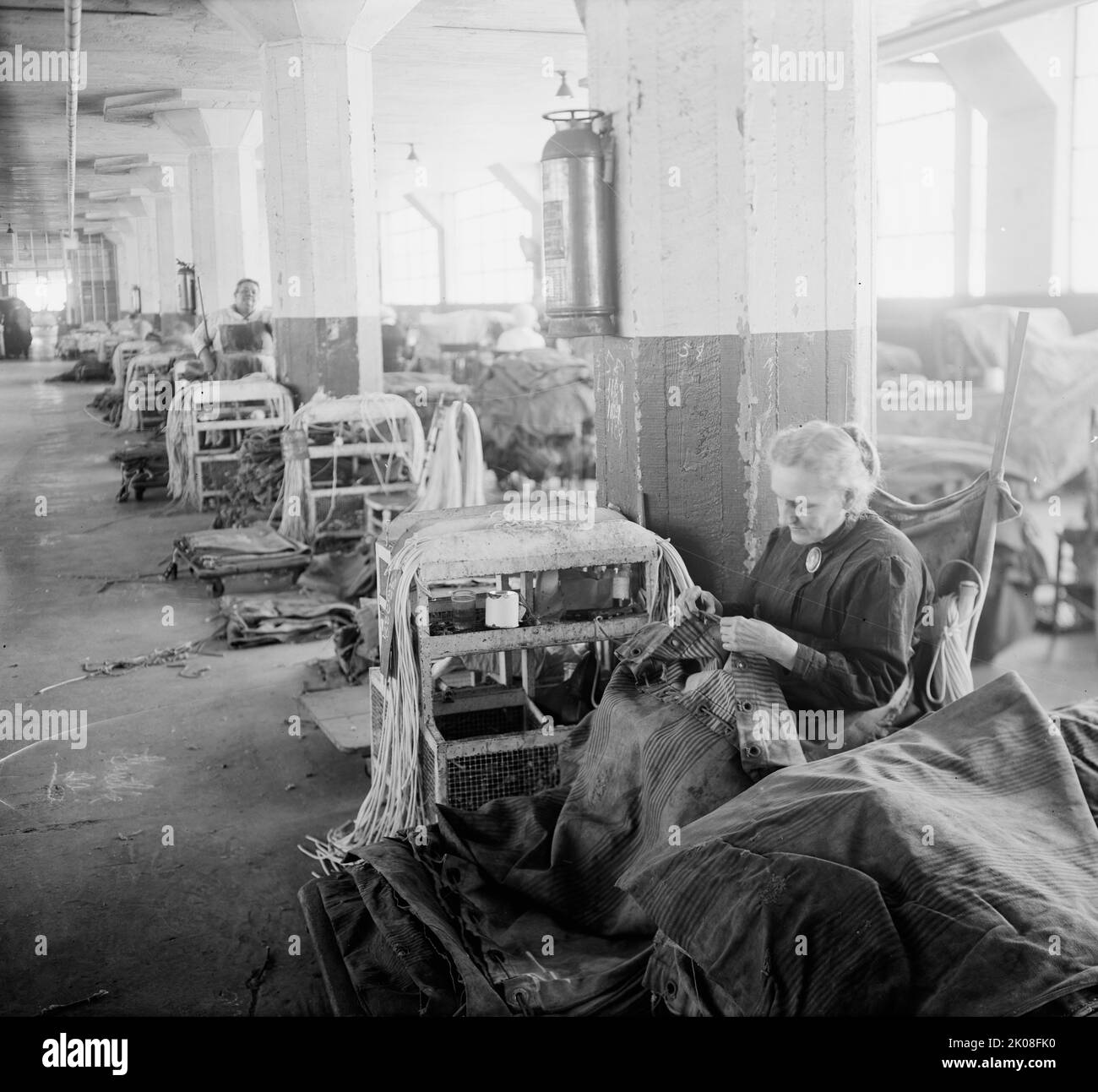 In 1920 women workers hi-res stock photography and images - Alamy