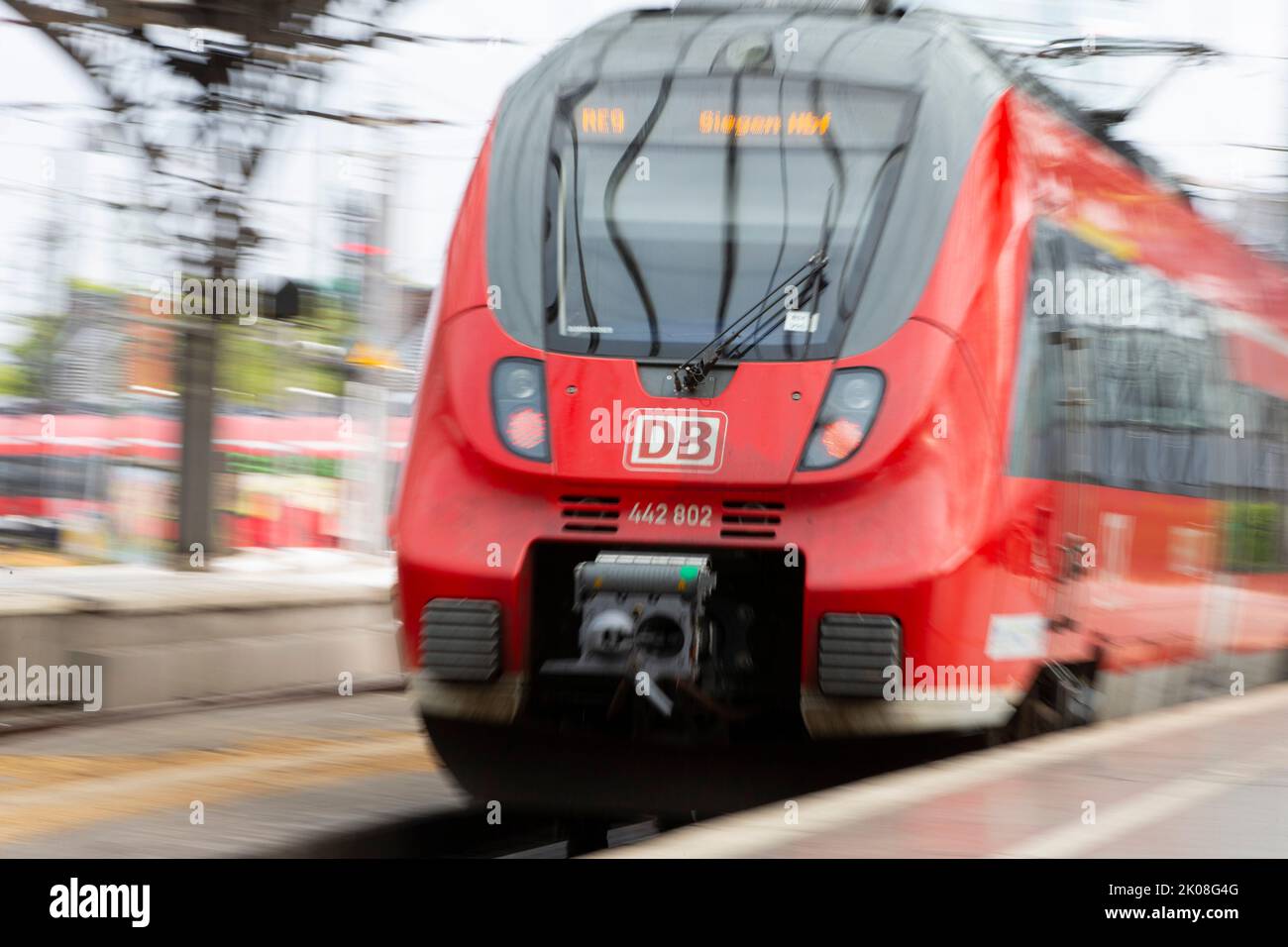 10 September 2022, North Rhine-Westphalia, Cologne: A Deutsche Bahn ...