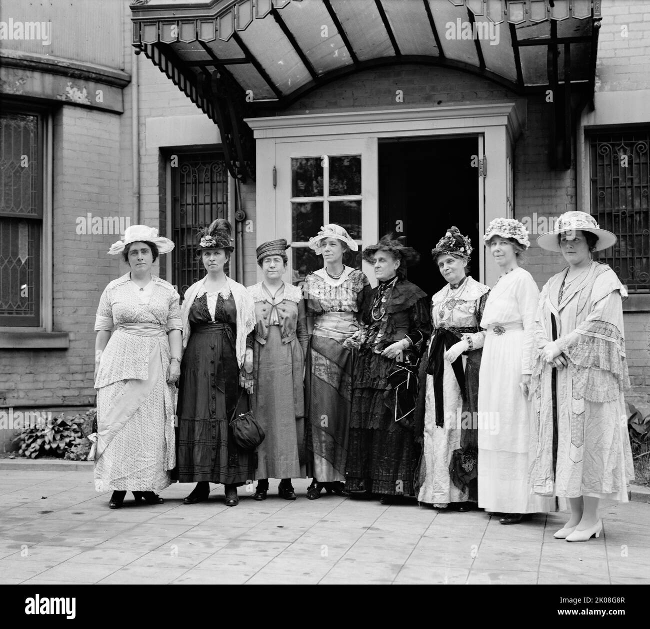 Housekeeper's Alliance, early 1900s. USA. Group portrait of women ...