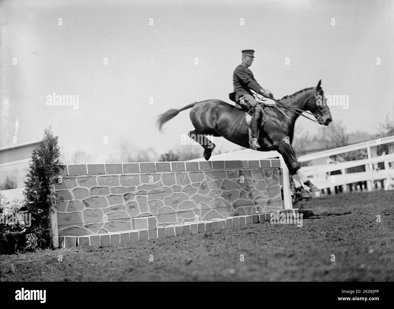 Horse Show - Hurdling. Johnston, Gordon, 1st Lt., U.S.A. 7th Cavalry ...