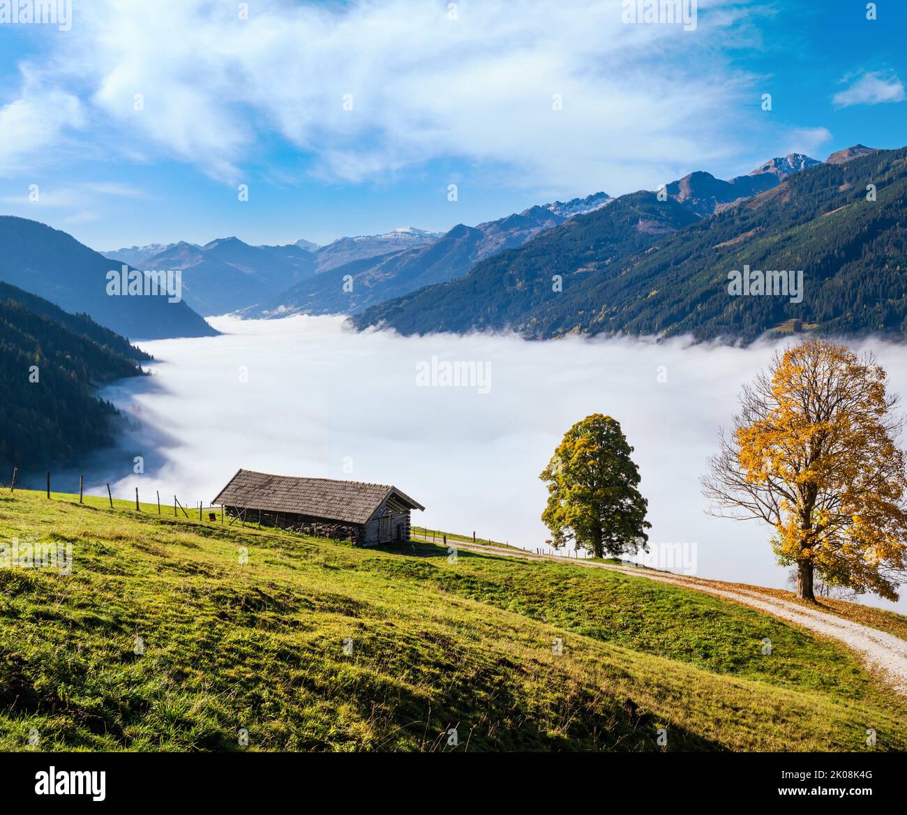 Sunny idyllic autumn alpine scene. Peaceful misty morning Alps mountain ...