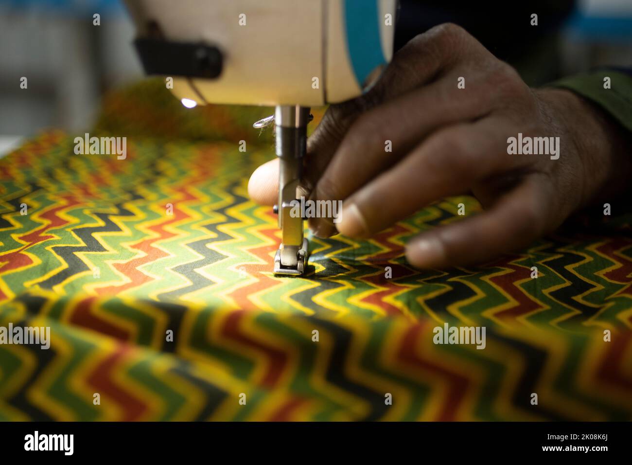 Person retro sewing machine hi-res stock photography and images - Alamy