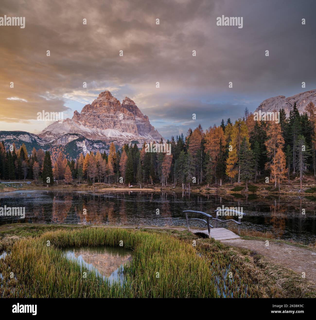 Beautiful autumn evening Lake Antorno and Three Peaks of Lavaredo (Lago ...
