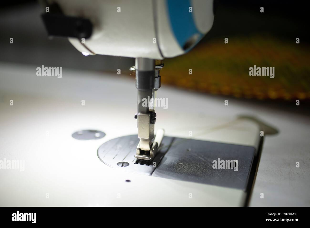 Person retro sewing machine hi-res stock photography and images - Alamy