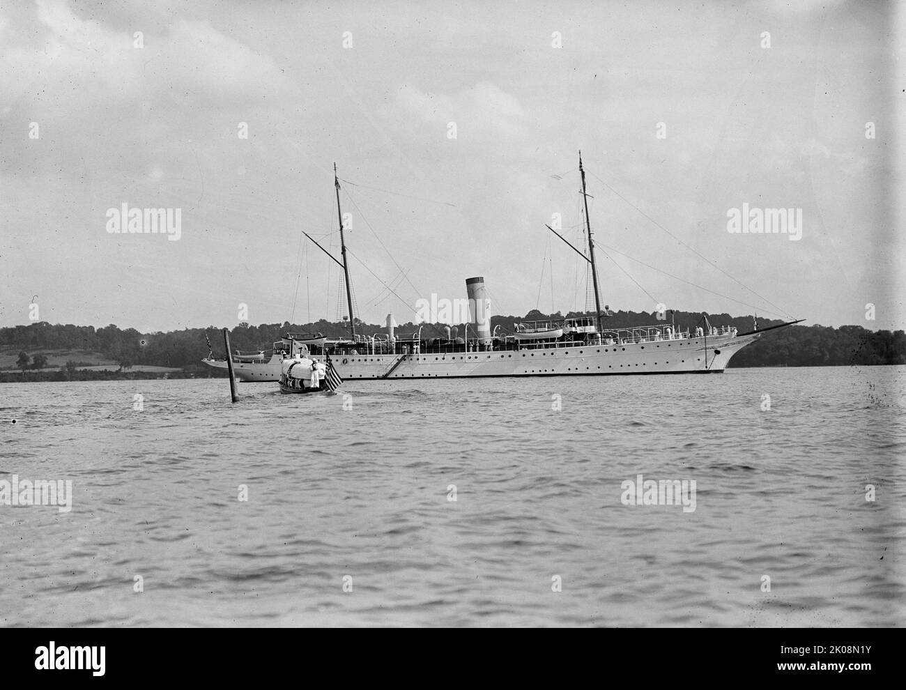 USS Mayflower, 1911. [The USS Mayflower (PY-1) was originally built as ...