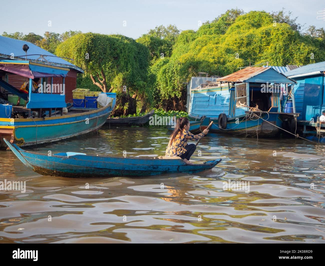 Locals floating on boats on tonle sap lake Stock Photo - Alamy