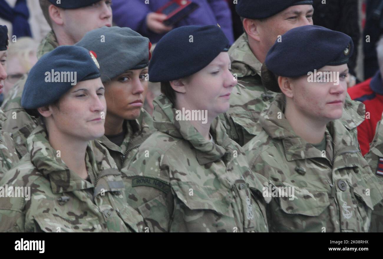 MEDICS FROM 33 FIELD HOSPITAL MARCH THROUGH GOSPORT, HANTS ON THEIR ...