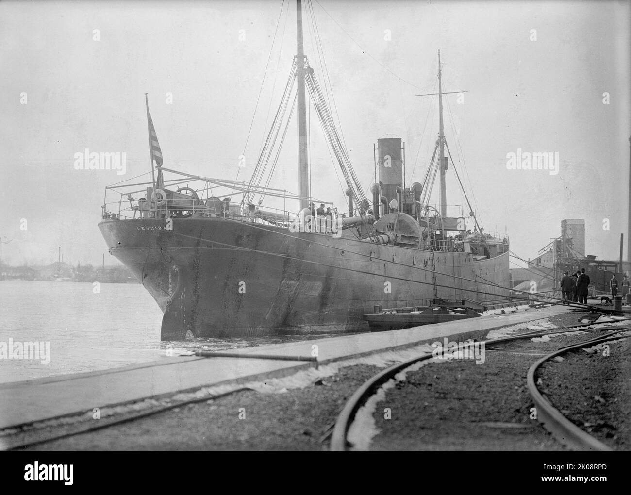 U.S.S Leonidas - Arriving with Mast of U.S.S. Maine, 1911. [The United ...