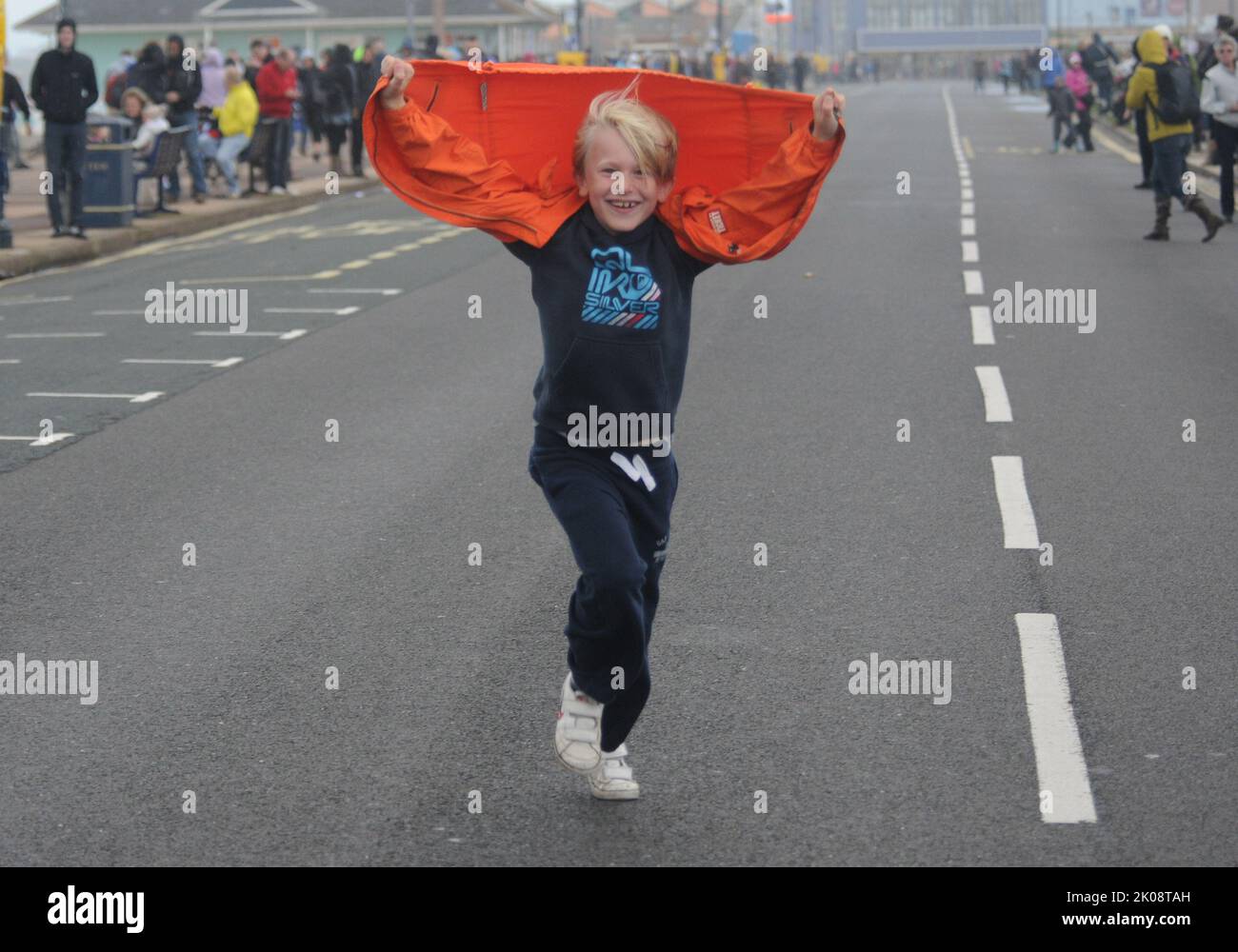 8 YEAR OLD JAY COLE NEARLY GETS HIS COAT BLOWN OFF WHILE WATCHING THE ...