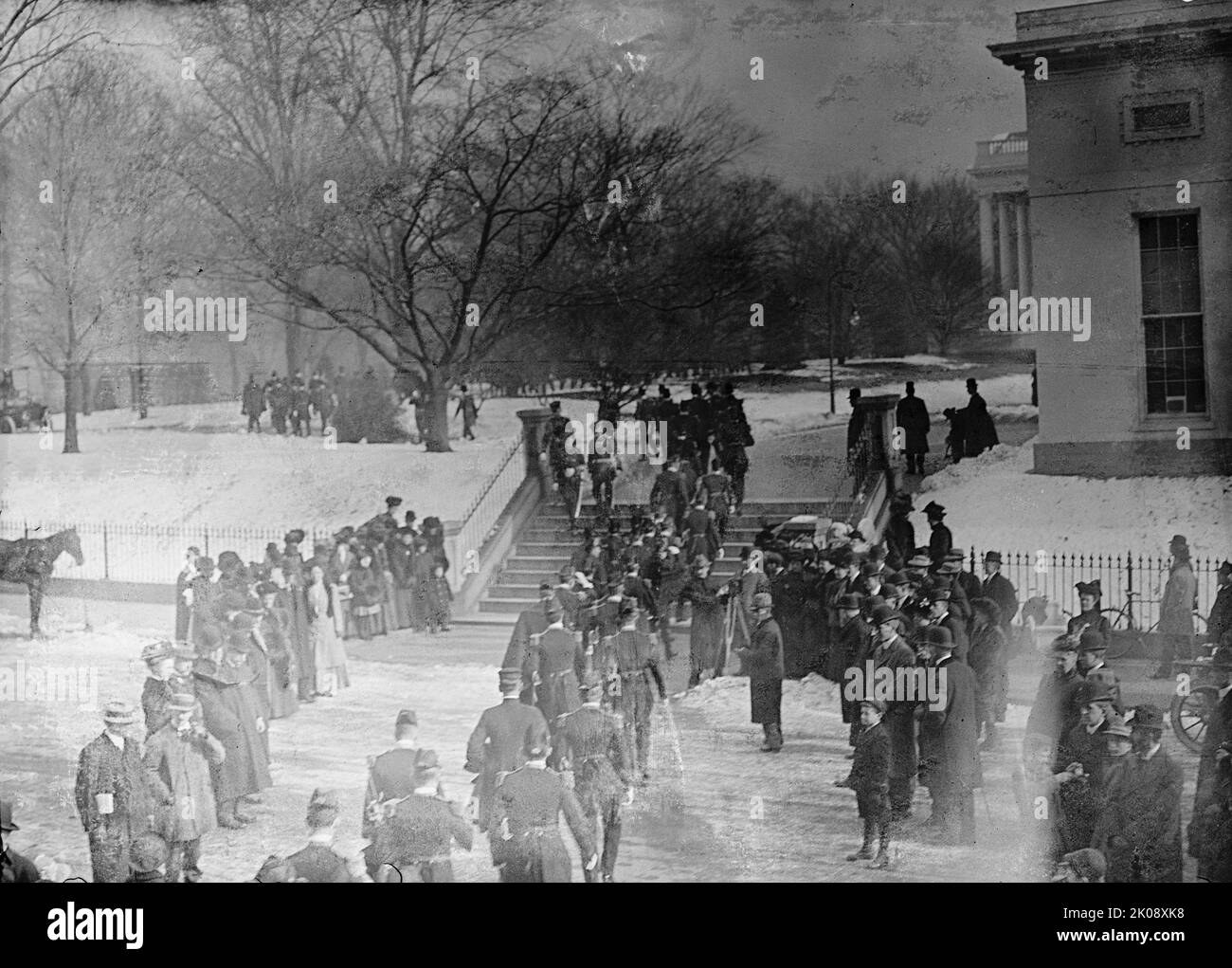 New Year's Reception At White House - Civilians In Line For Reception ...