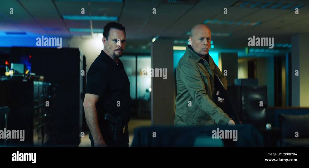 WIRE ROOM, from left: Kevin Dillon, Bruce Willis, 2022. © Lionsgate ...