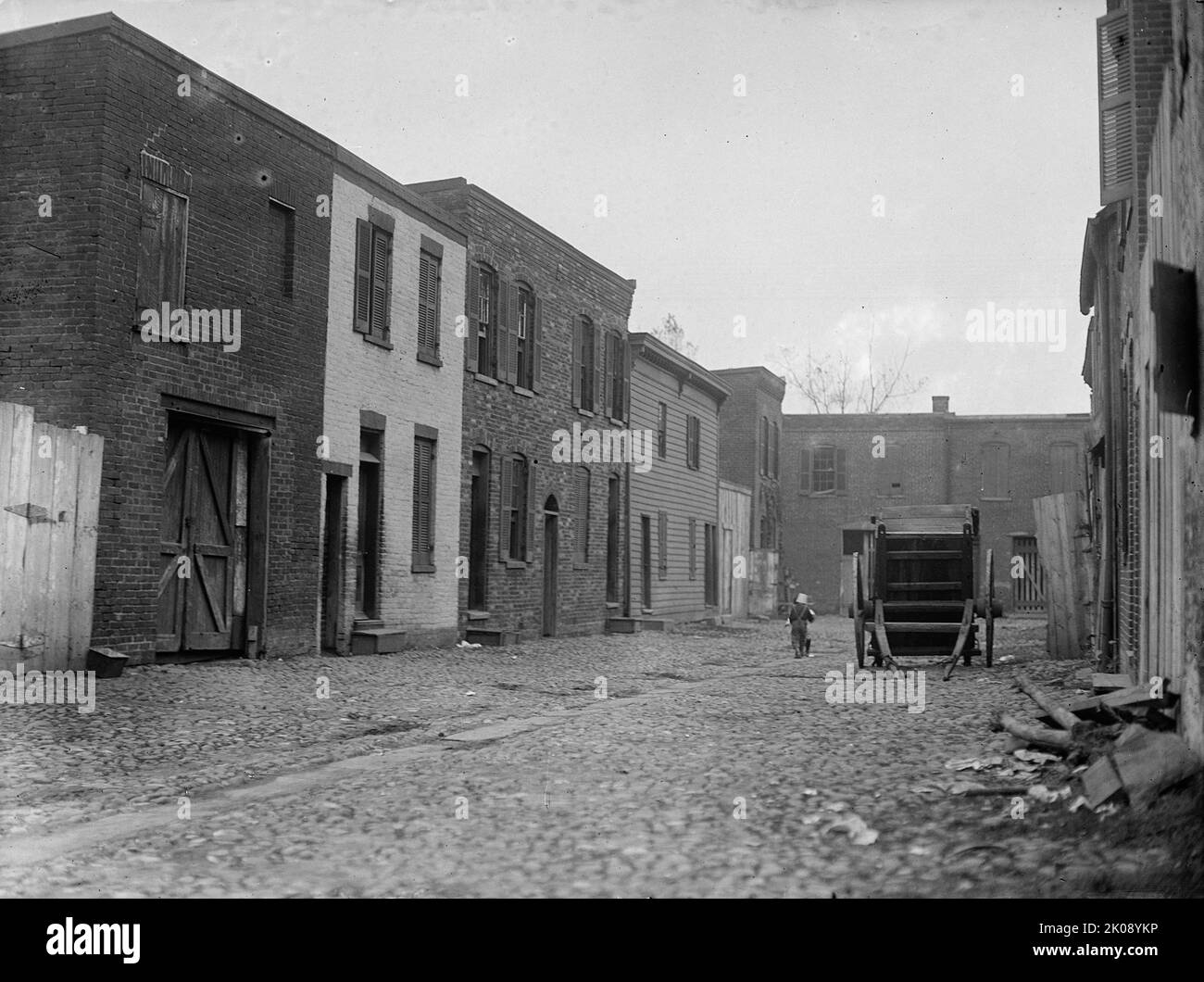 Alley Clearance. Slum Views, 1914. Poor neighbourhood, USA Stock Photo ...