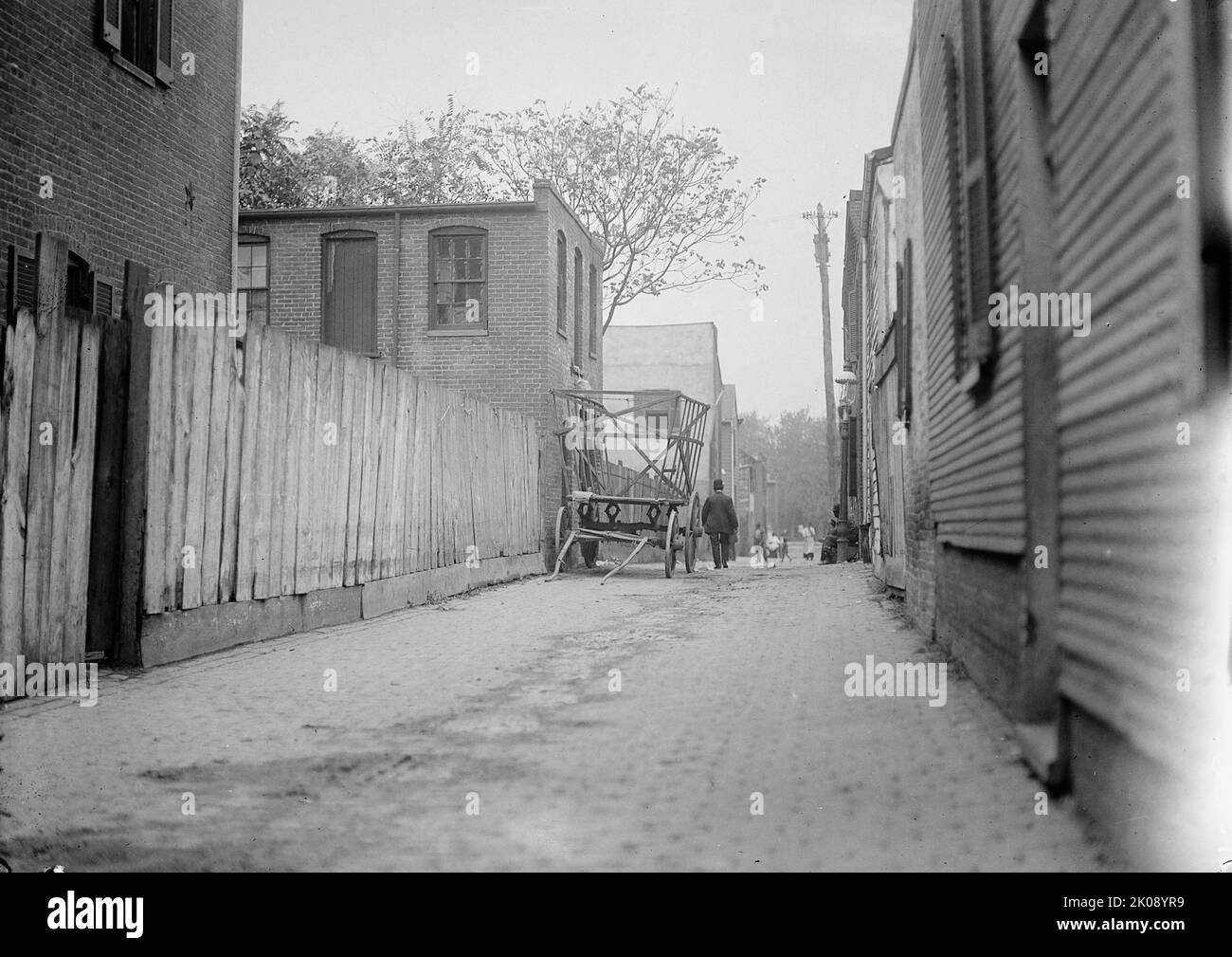 Poor people usa building Black and White Stock Photos & Images - Alamy