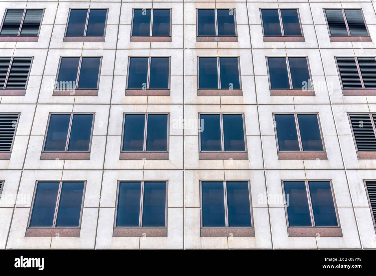 Modern apartment building features hi-res stock photography and images ...