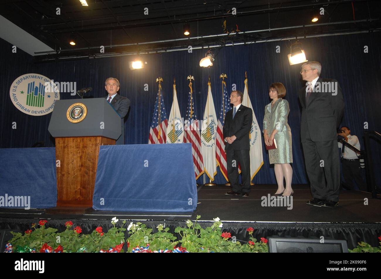 Bush administration cabinet secretary hi-res stock photography and ...
