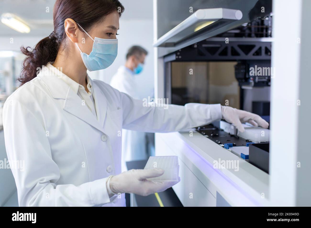 Lab two chinese hi-res stock photography and images - Alamy