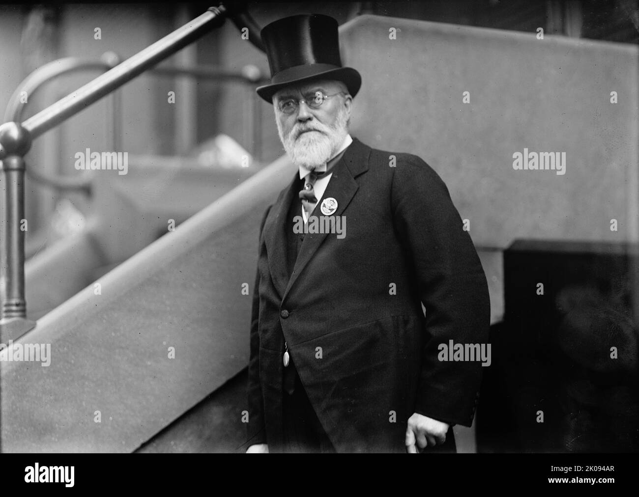 Sir John M. Gibson, Grand Comdr., Canada - Masons International ...