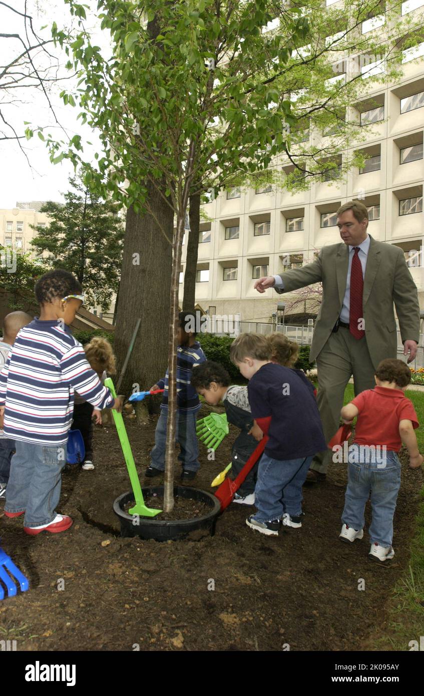 Earth Day Tree Planting Activities - Earth Day tree planting activities ...