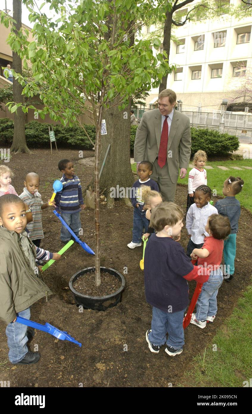 Earth Day Tree Planting Activities - Earth Day tree planting activities ...