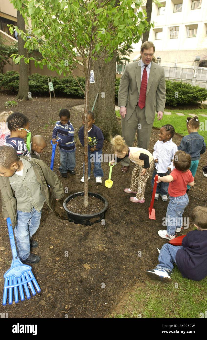 Earth Day Tree Planting Activities - Earth Day tree planting activities ...