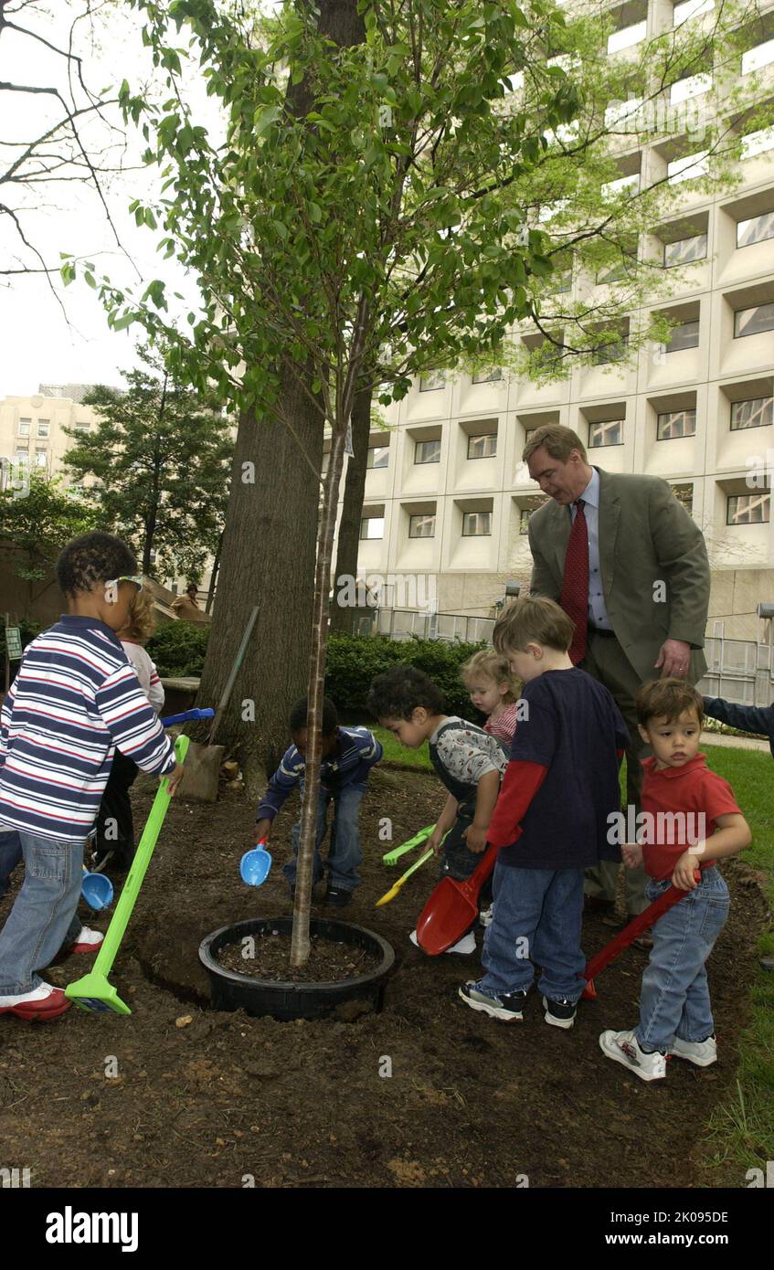 Earth Day Tree Planting Activities - Earth Day tree planting activities ...