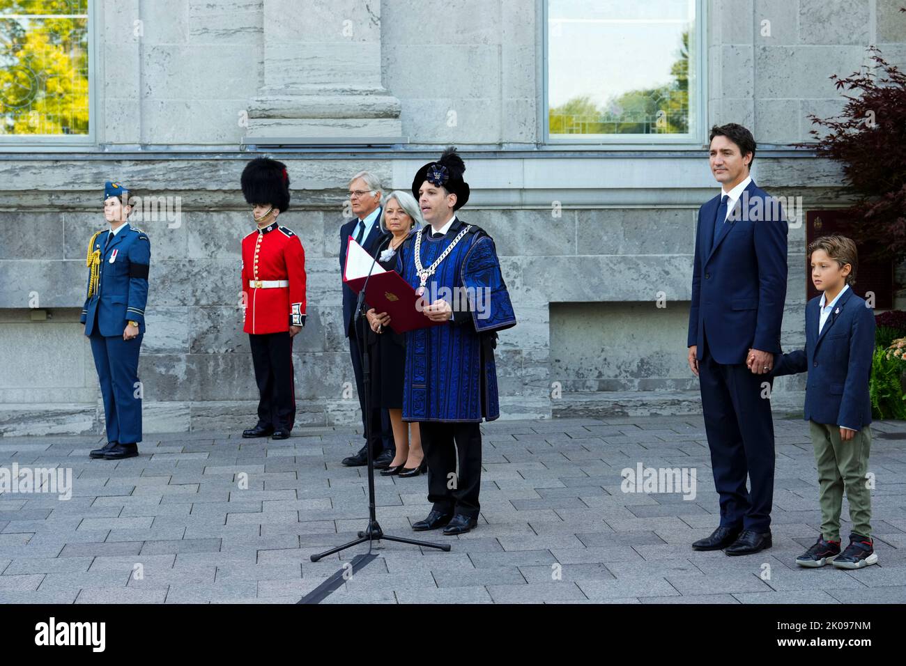 Prime Minister Justin Trudeau and son Hadrien and Governor General Mary ...