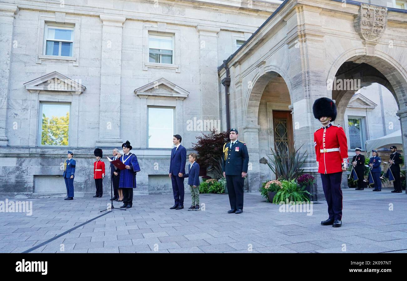 Prime Minister Justin Trudeau and son Hadrien and Governor General Mary ...
