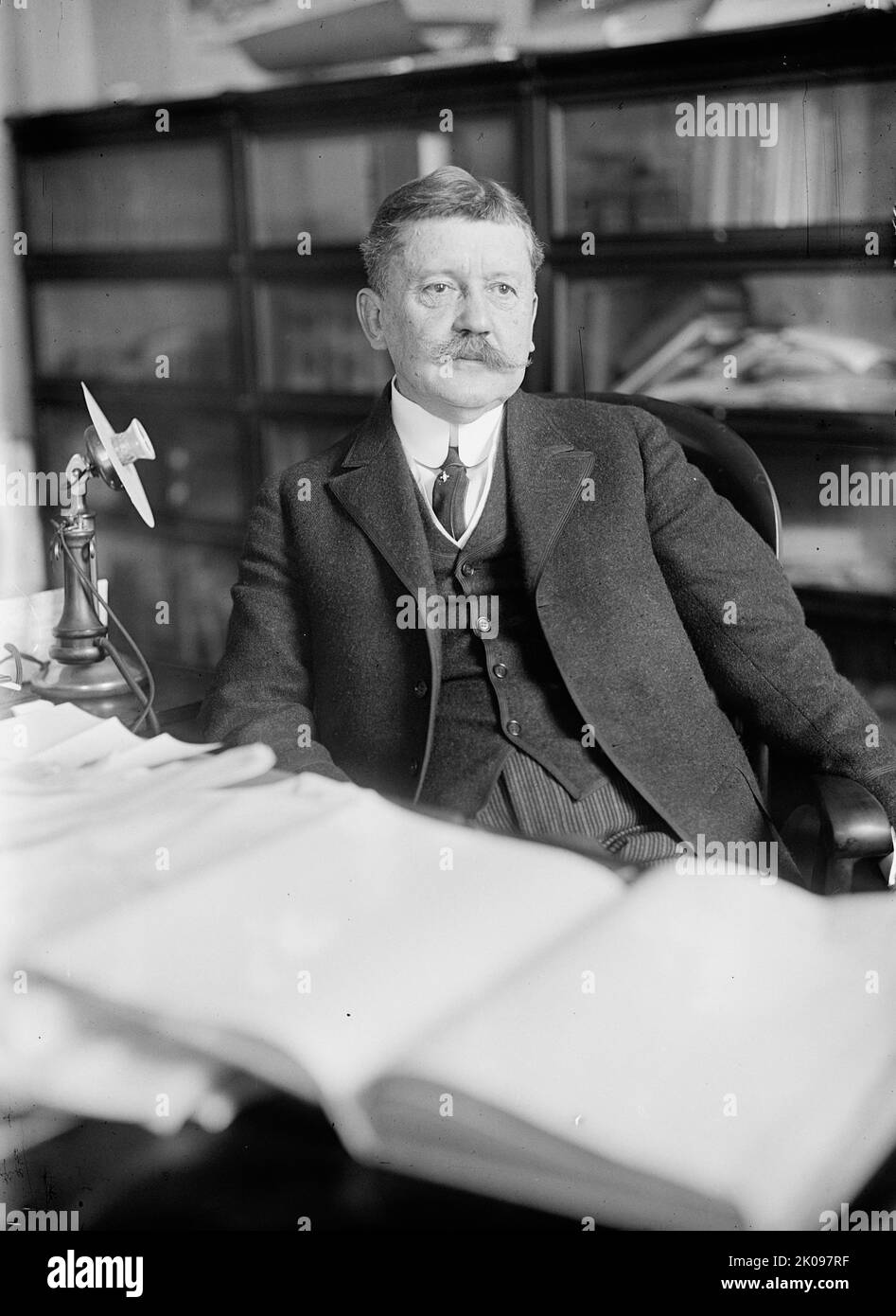 Candlestick telephone 1912 hi-res stock photography and images - Alamy