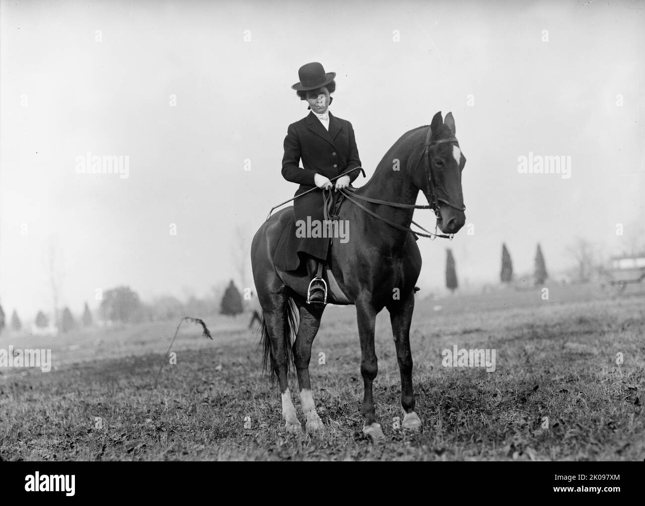 Edgewood Hunt. Ethel Mcmurray, 1912. [Woman riding astride a horse ...