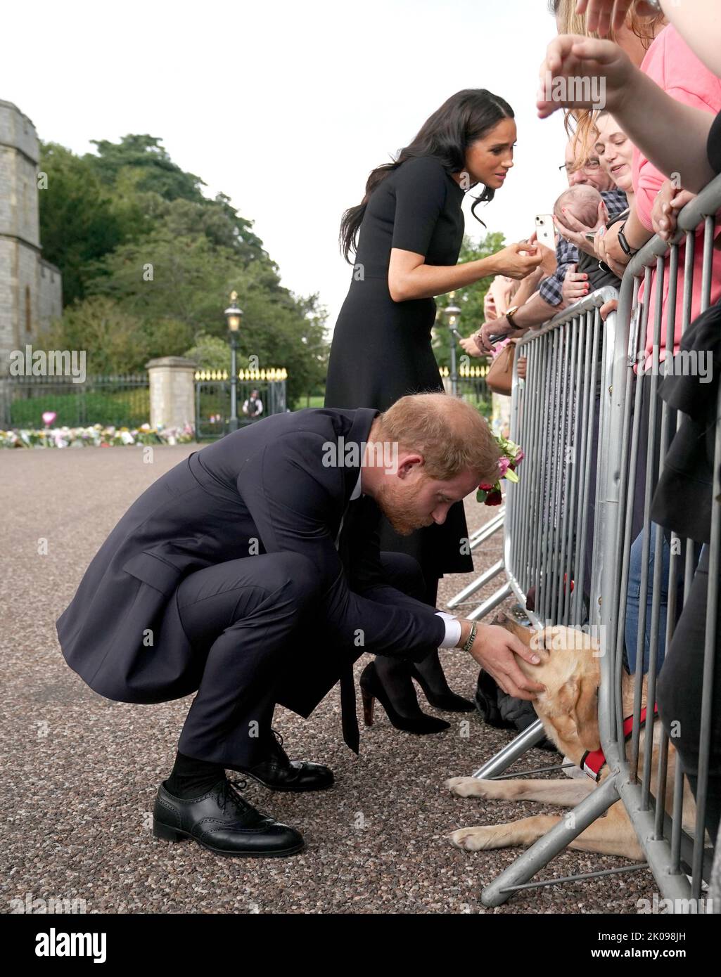Queen elizabeth ii prince william baby hi-res stock photography and ...