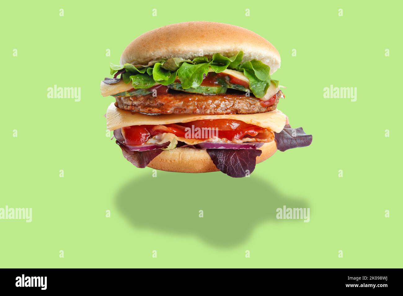 Traditional cheeseburger green lettuce hi-res stock photography and ...