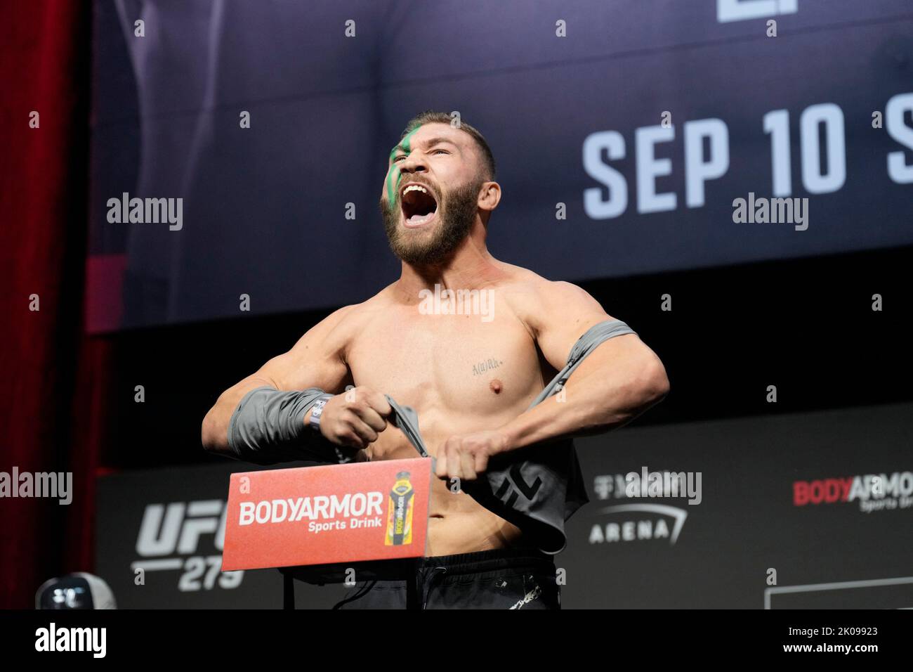 Ion cutelaba hi-res stock photography and images - Alamy