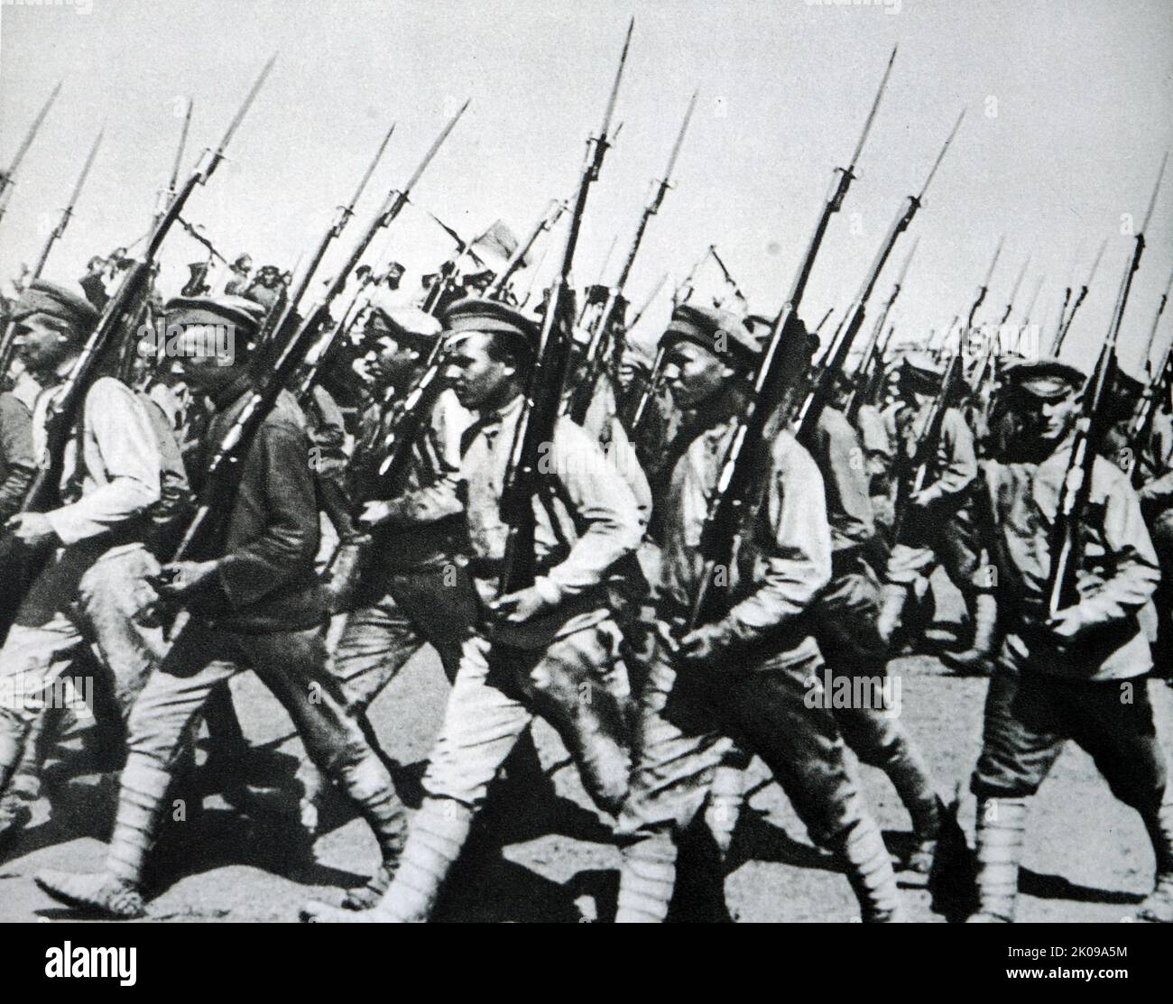 Marching Chinese soldiers Stock Photo - Alamy