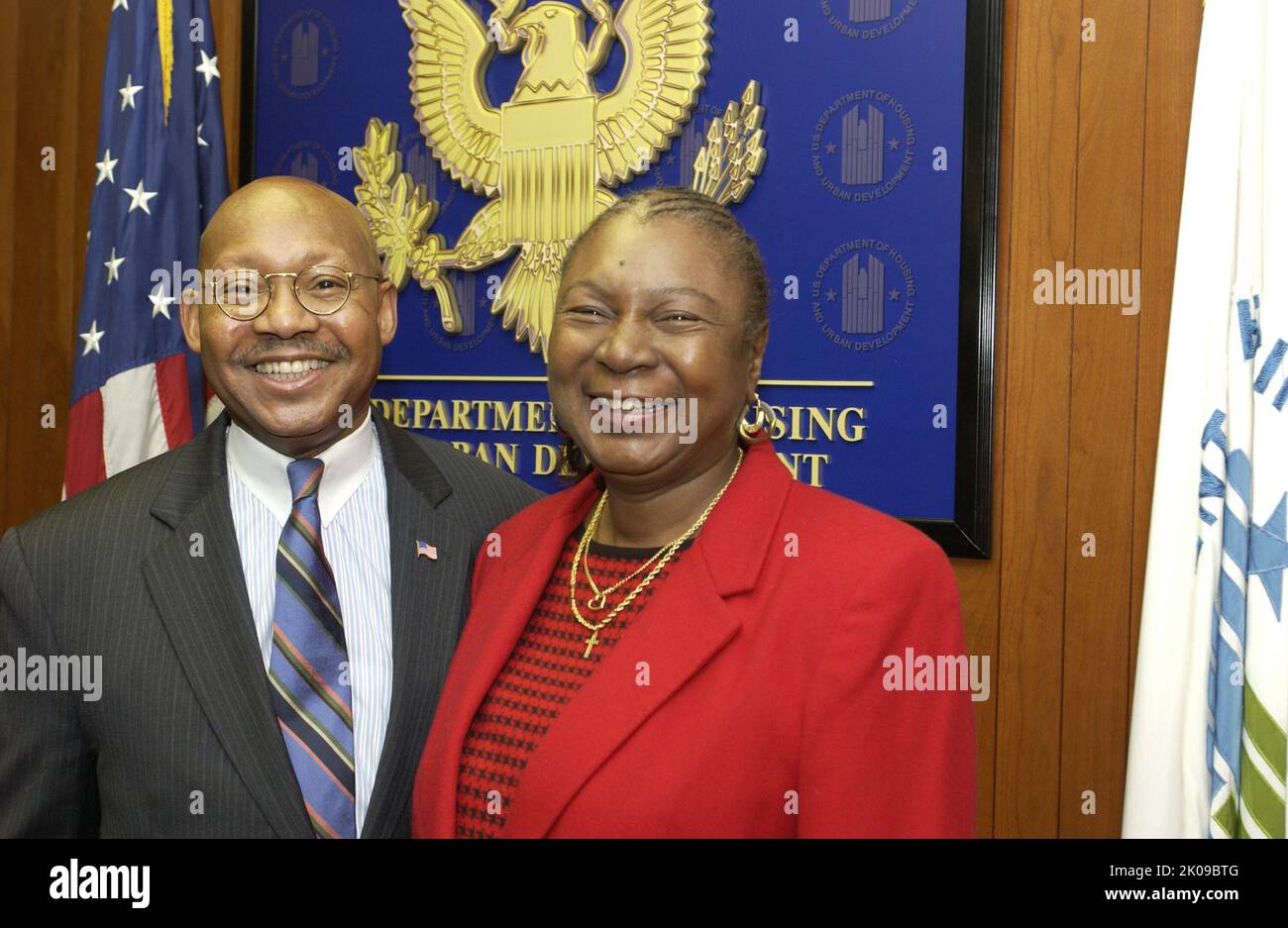 Secretary Alphonso Jackson with HUD Staff - Secretary Alphonso Jackson posing with HUD staff ...
