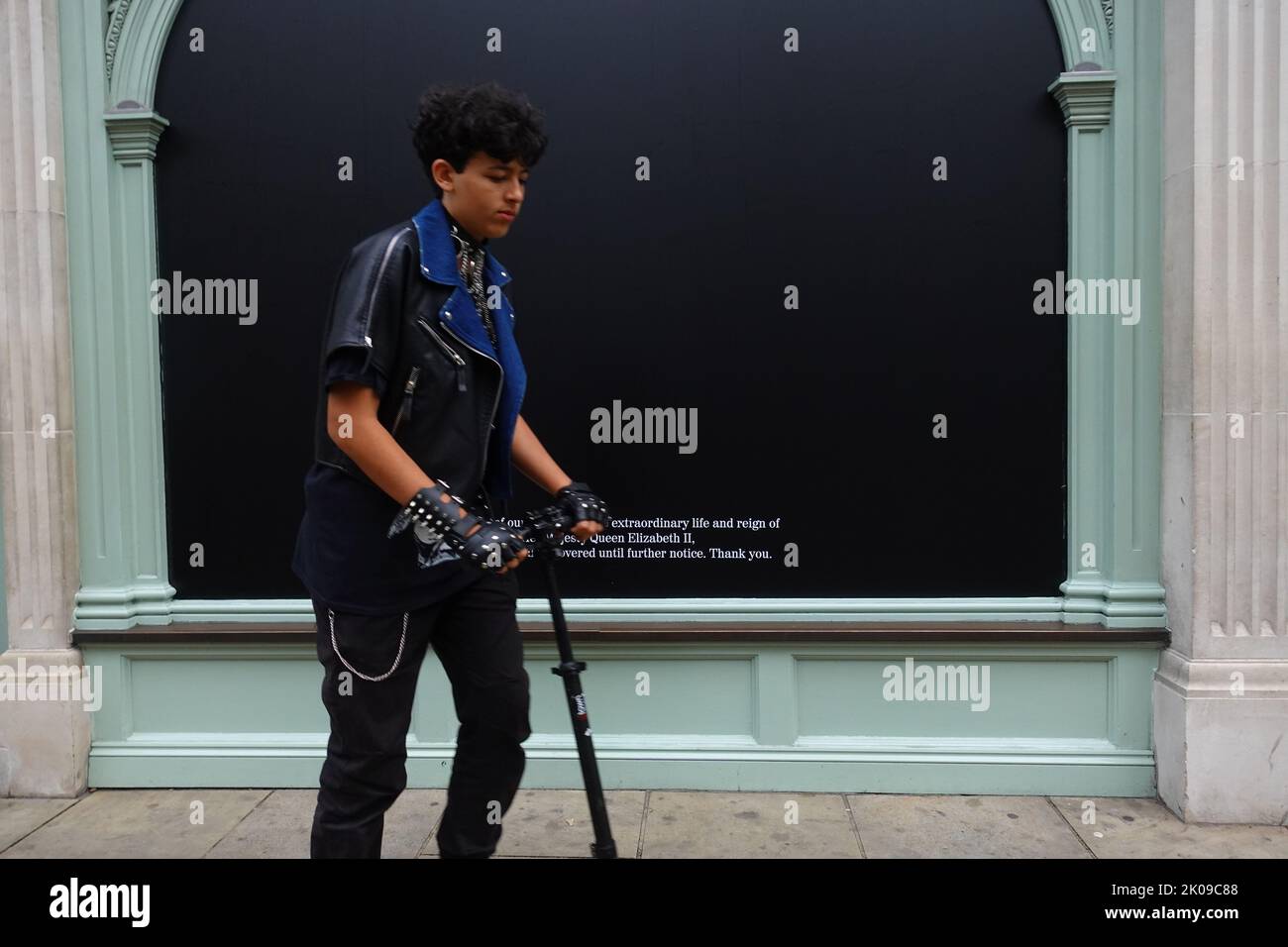 Fortnum and Mason windows blacked out following the death of Queen ...