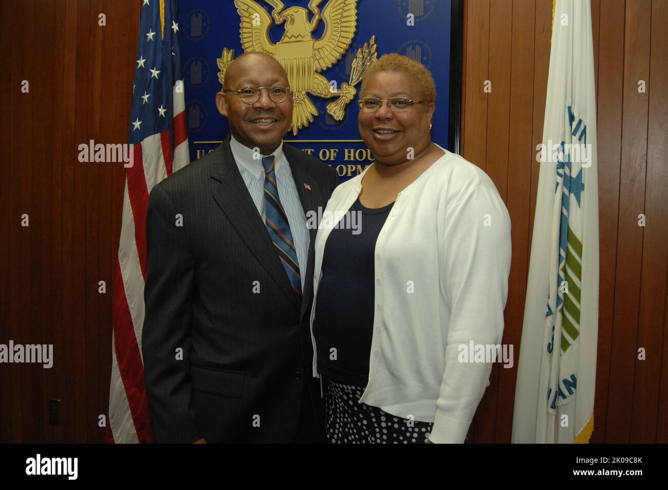 Secretary Alphonso Jackson with HUD Staff - Secretary Alphonso Jackson posing with HUD staff ...