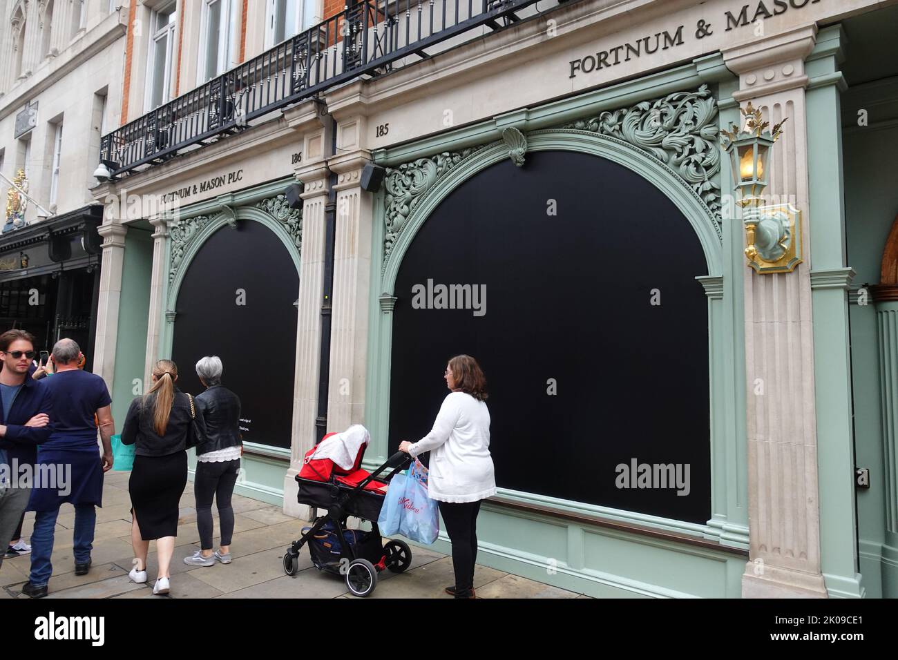Fortnum and Mason windows blacked out following the death of Queen ...