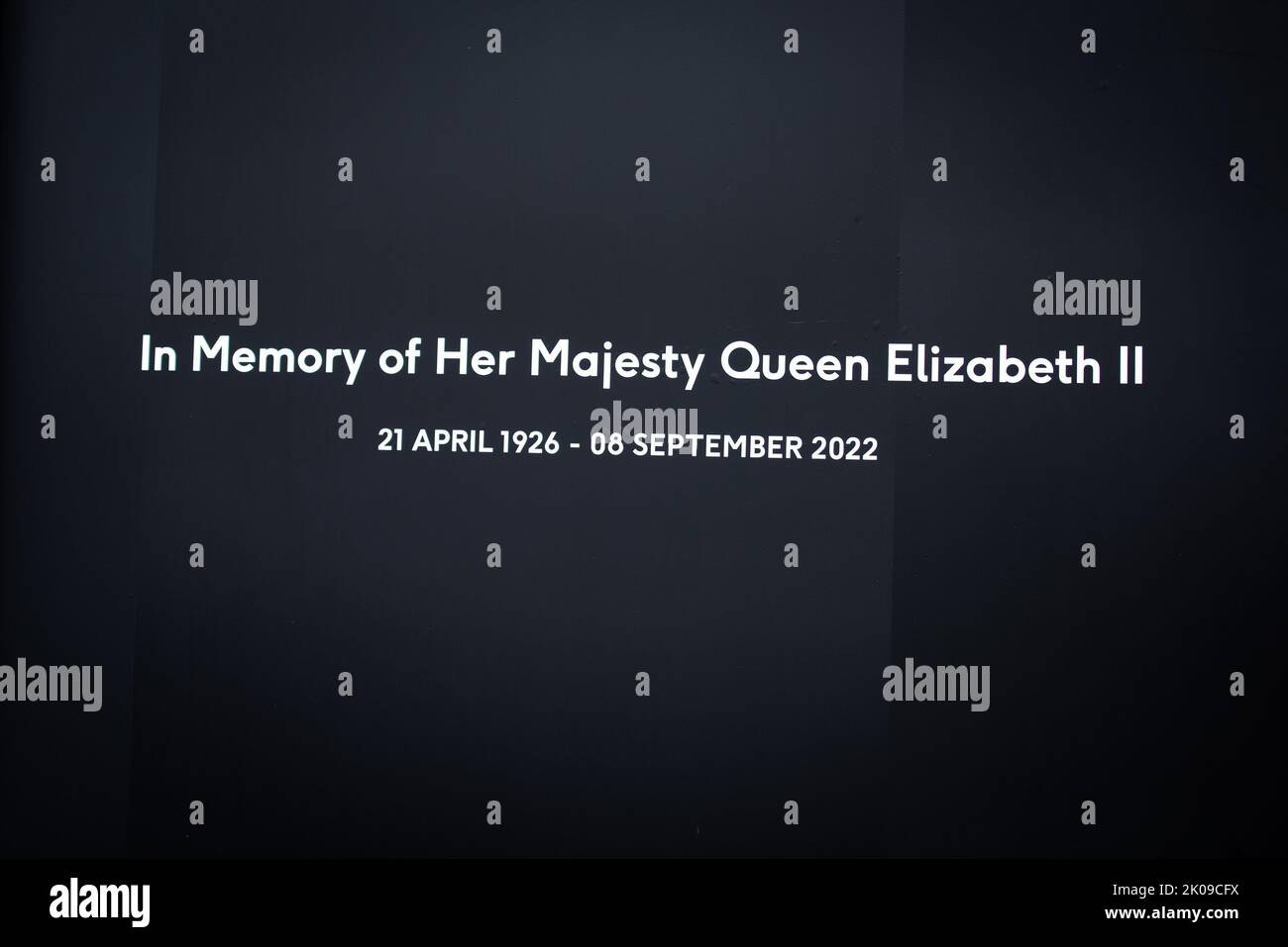 London, UK. 10th Sep, 2022. A wall memorial honours the life of Queen ...
