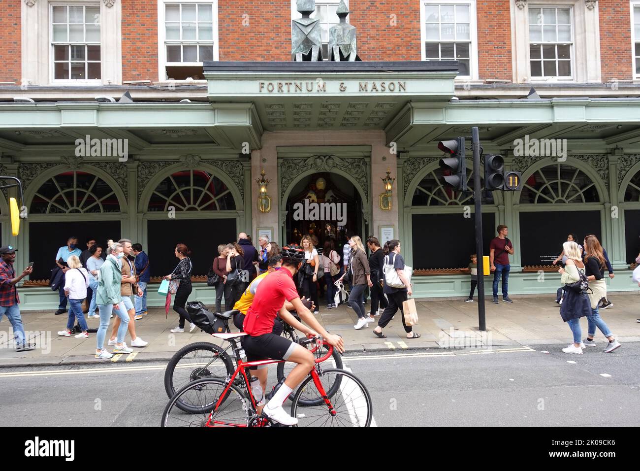 Fortnum and Mason windows blacked out following the death of Queen ...