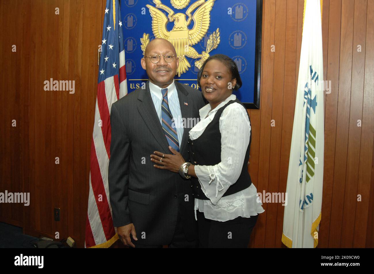Secretary Alphonso Jackson with HUD Staff - Secretary Alphonso Jackson posing with HUD staff ...