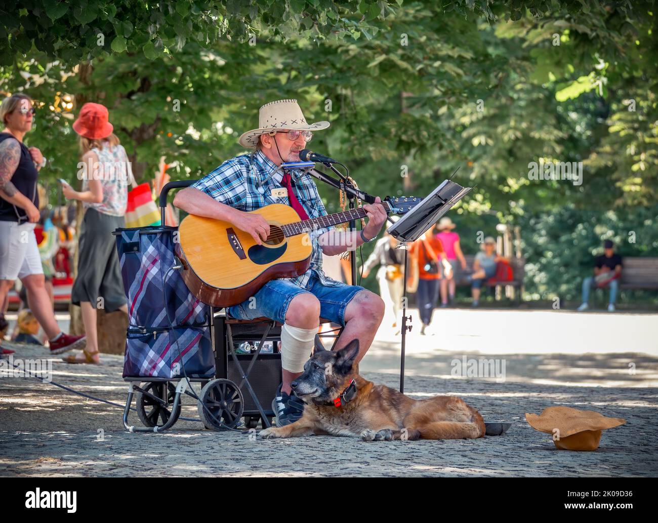 Prague, Czech Republic - June 2022: Street artist performer playin ...
