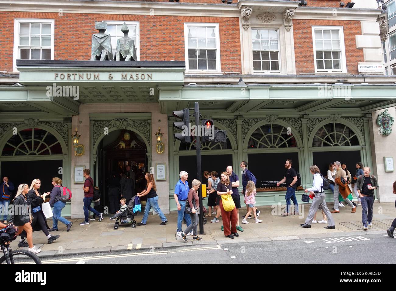 Fortnum and Mason windows blacked out following the death of Queen ...