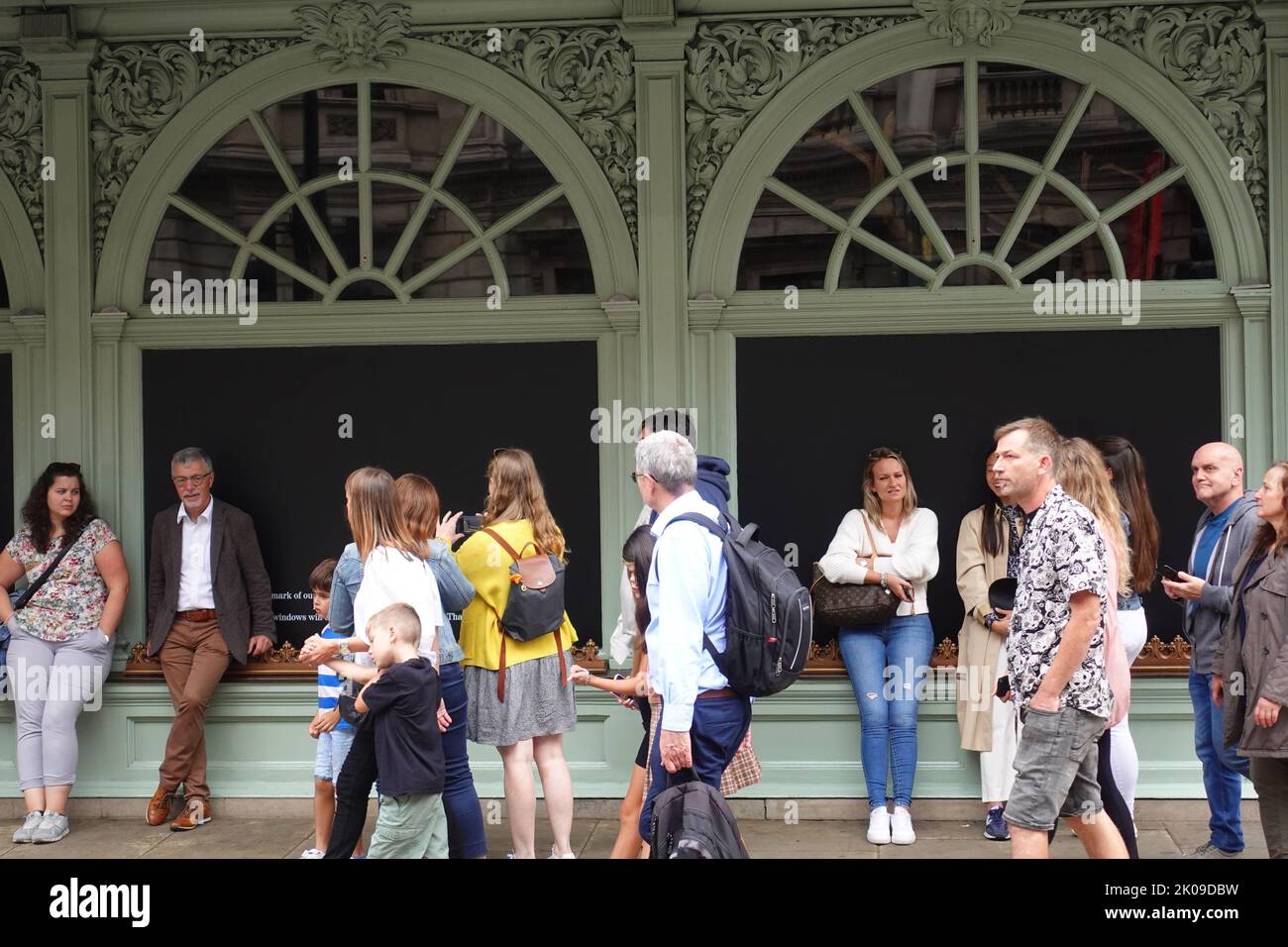 Fortnum and Mason windows blacked out following the death of Queen ...