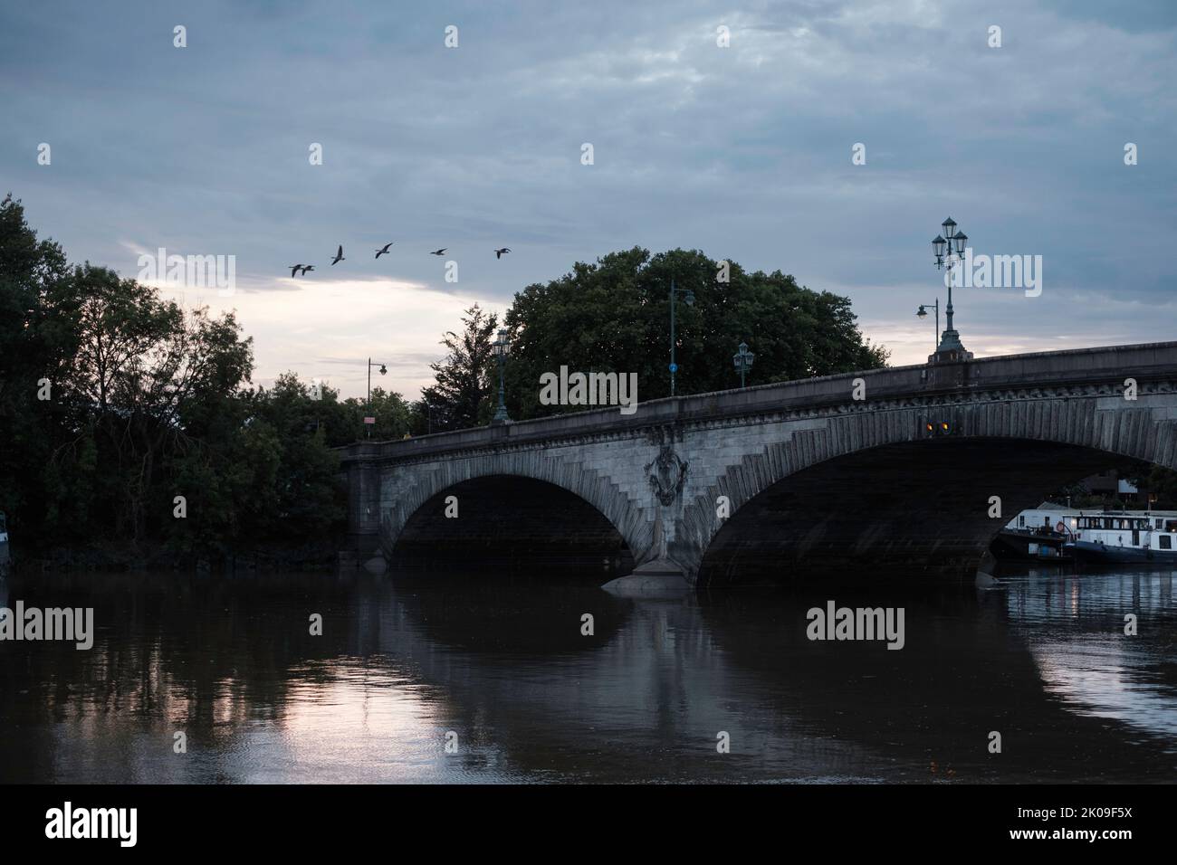 Chiswick bridge hi-res stock photography and images - Alamy
