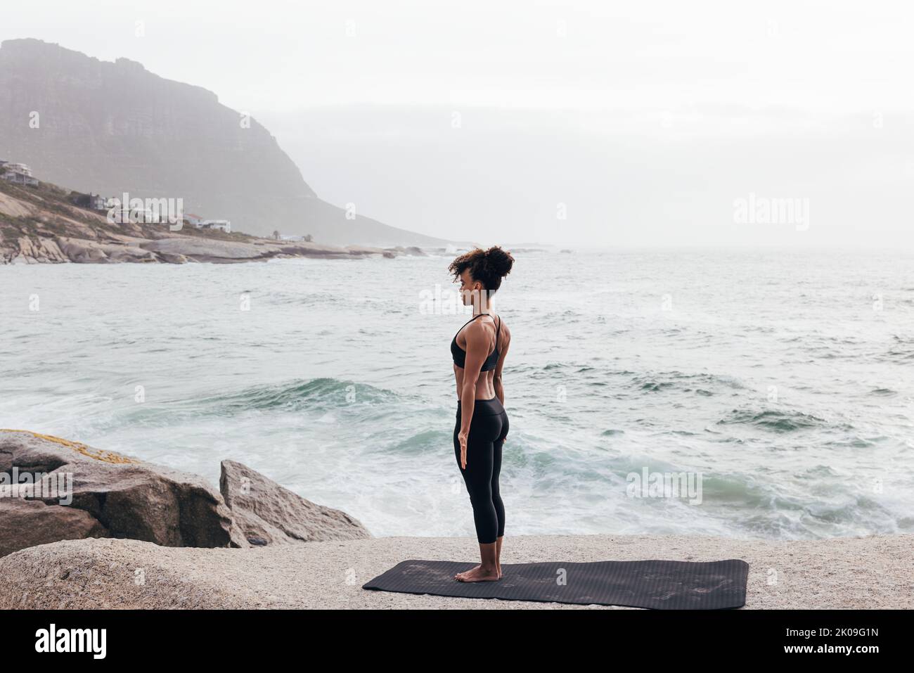 Equal standing pose hi-res stock photography and images - Alamy