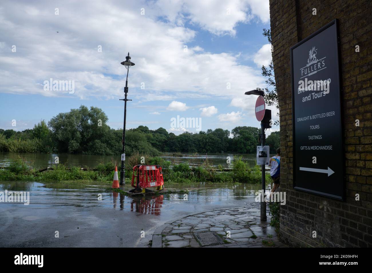 Chiswick riverside houses hi-res stock photography and images - Alamy