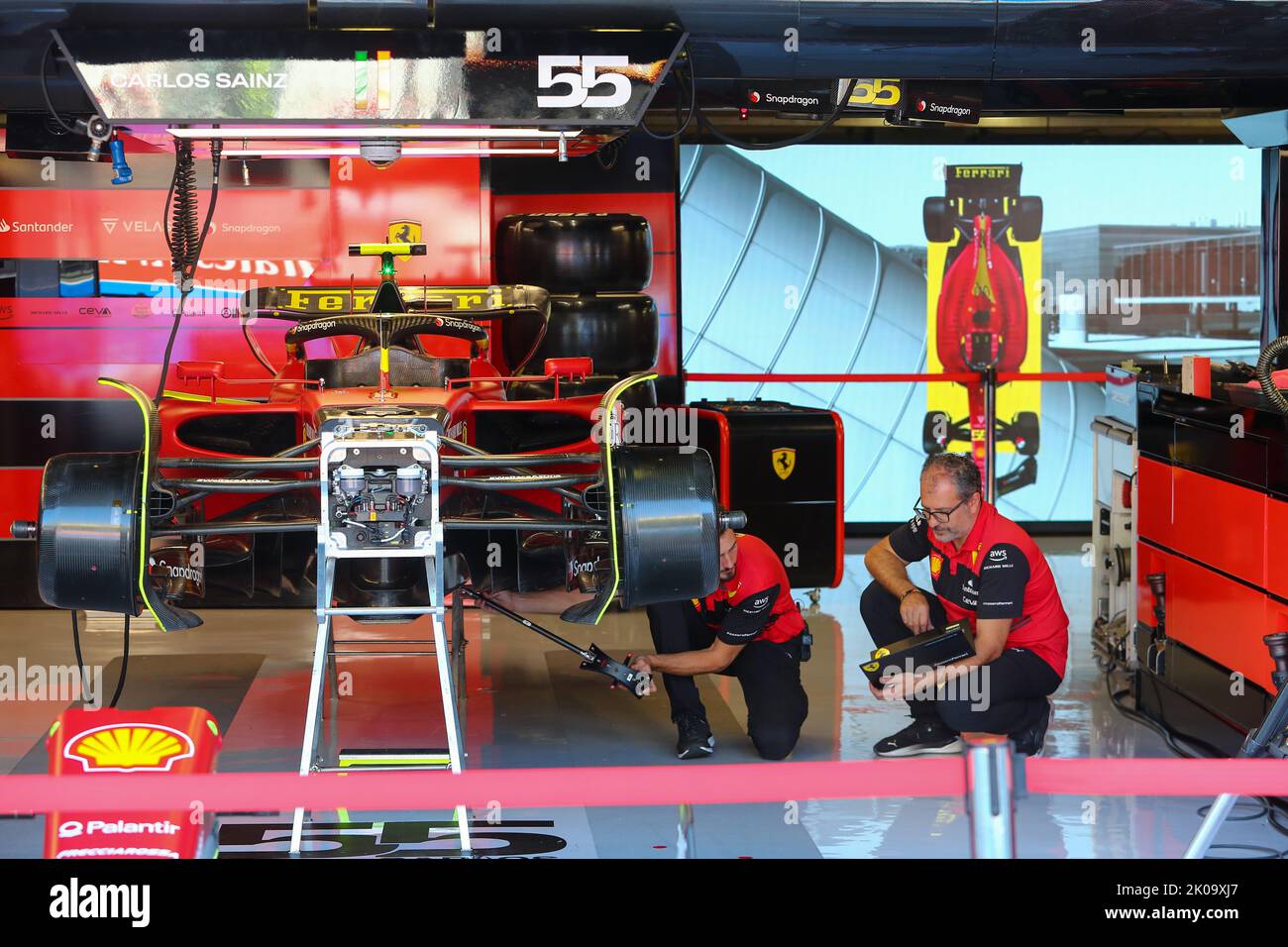 Scuderia Ferrari mechanicals at work on the car Stock Photo - Alamy
