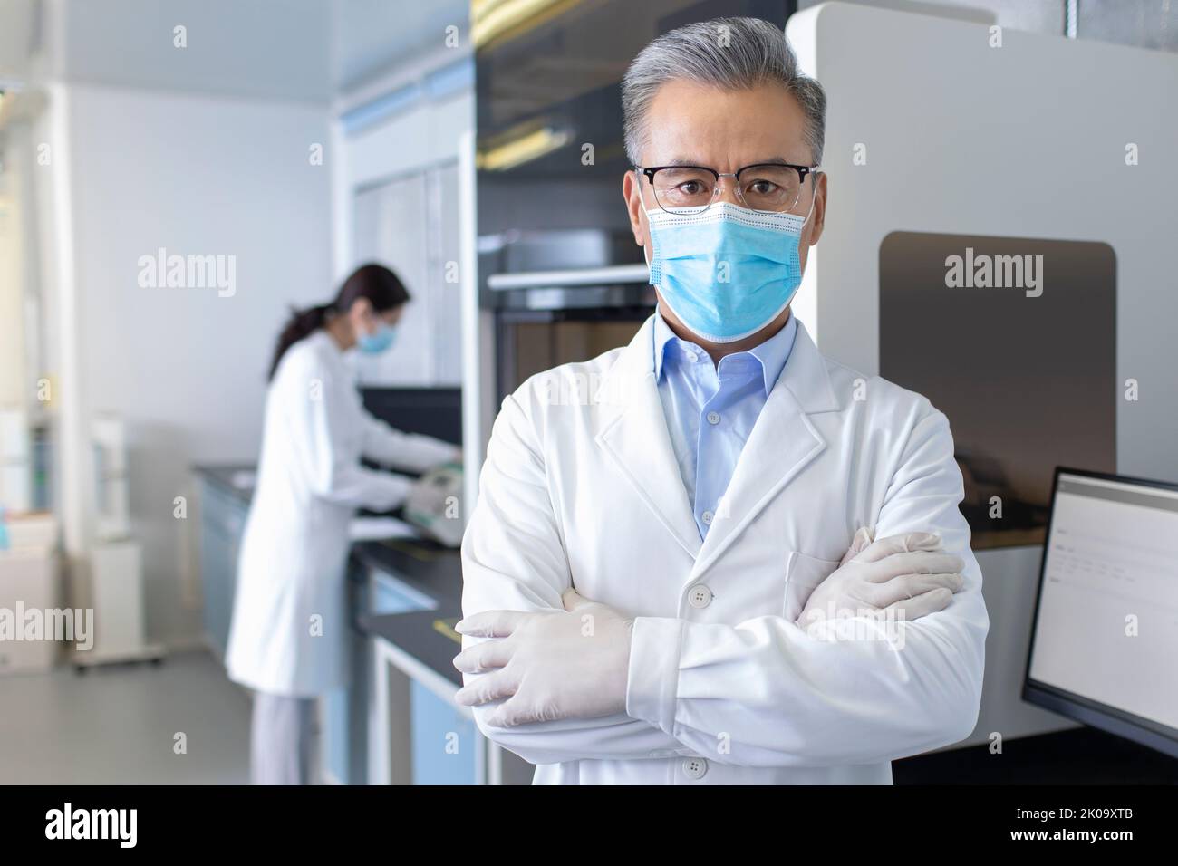 Portrait of Chinese male researcher in laboratory Stock Photo - Alamy