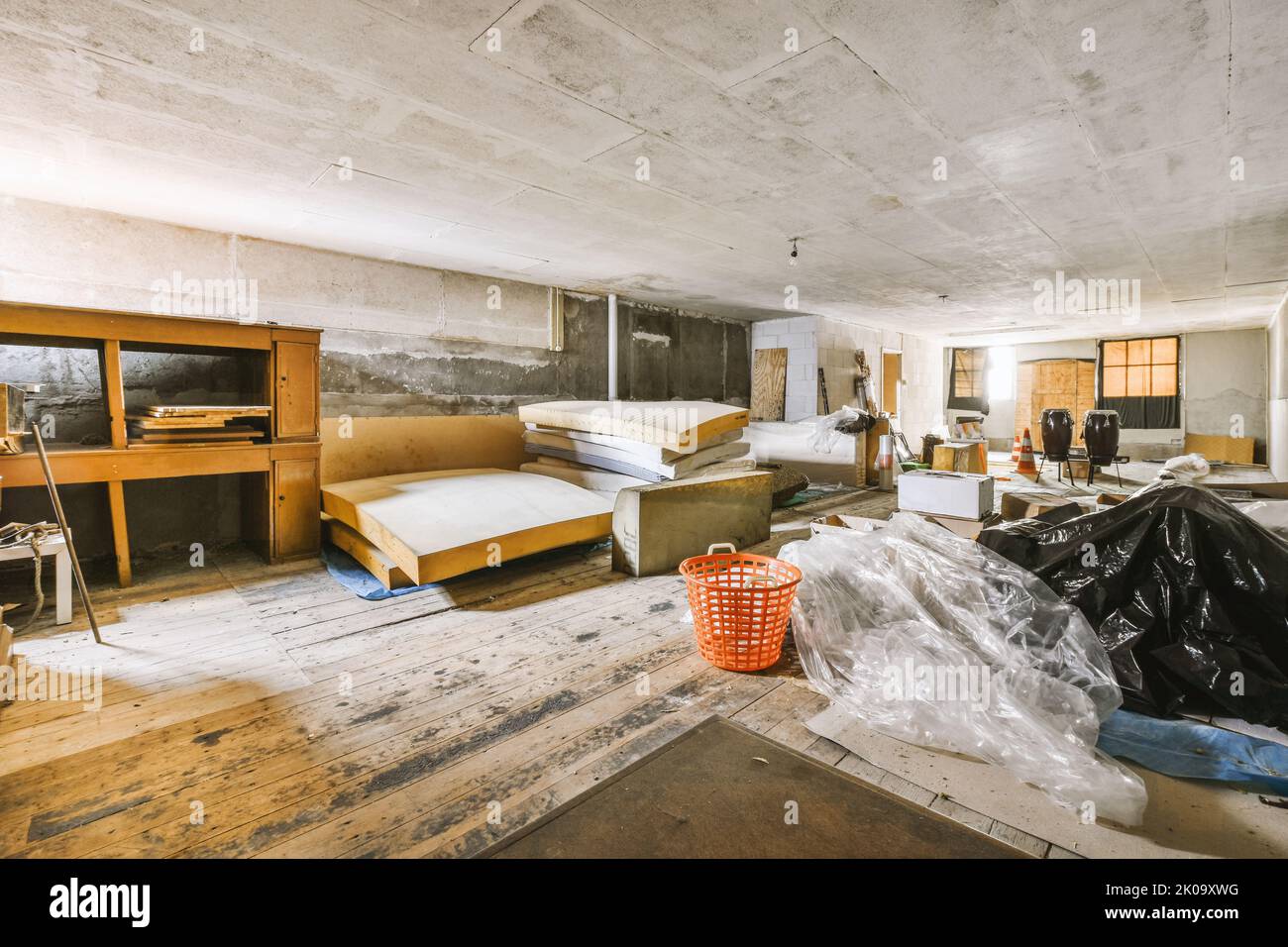 A cozy and spacious empty room in a luxury house Stock Photo - Alamy